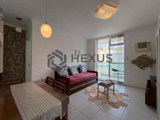 Apartamento com varanda e vista mar na quadra mar da Praia das Pitangueiras, Gua