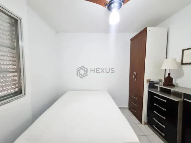 Apartamento com varanda e vista mar na quadra mar da Praia das Pitangueiras, Guaruja