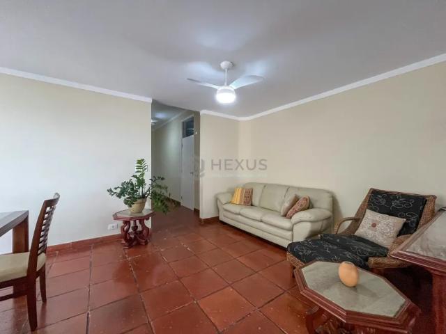 Apartamento com varanda e vista mar na quadra mar da Praia das Pitangueiras, Guaruja