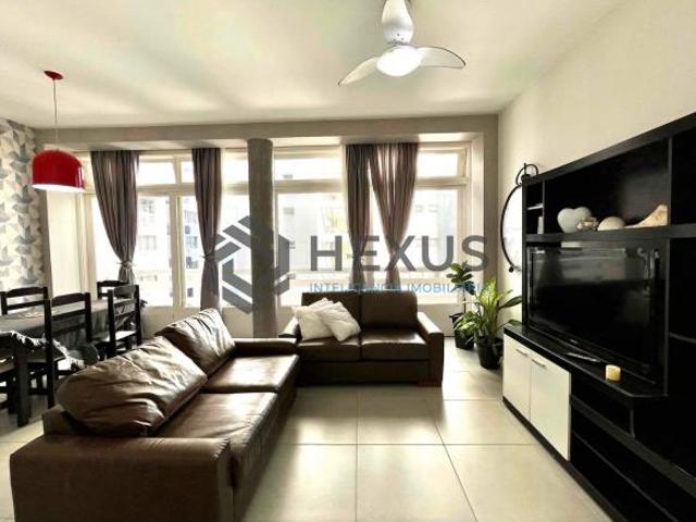 Apartamento com varanda e vista mar na quadra mar da Praia das Pitangueiras de 3