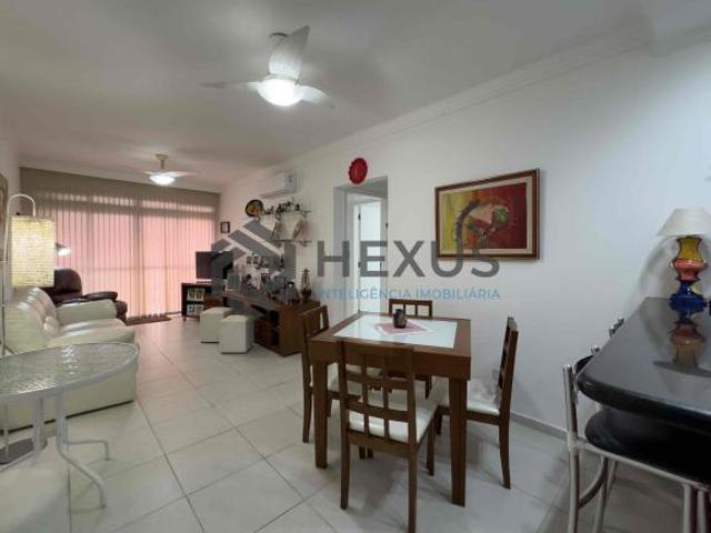 Apartamento com varanda e vista mar na quadra mar da Praia das Pitangueiras de 2