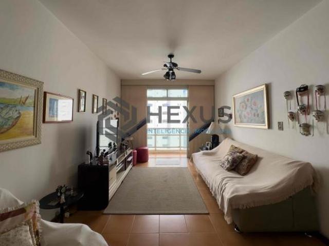 Apartamento com varanda e vista livre na beira mar da Praia das Pitangueiras, Gu