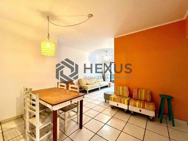 Apartamento com varanda e vista livre na Praia do Tombo, Guaruja | Hexus