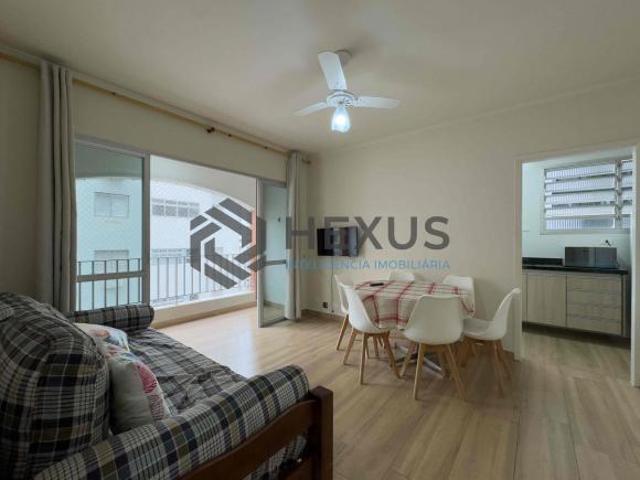 Apartamento com varanda e vista livre a duas quadras da Praia das Pitangueiras