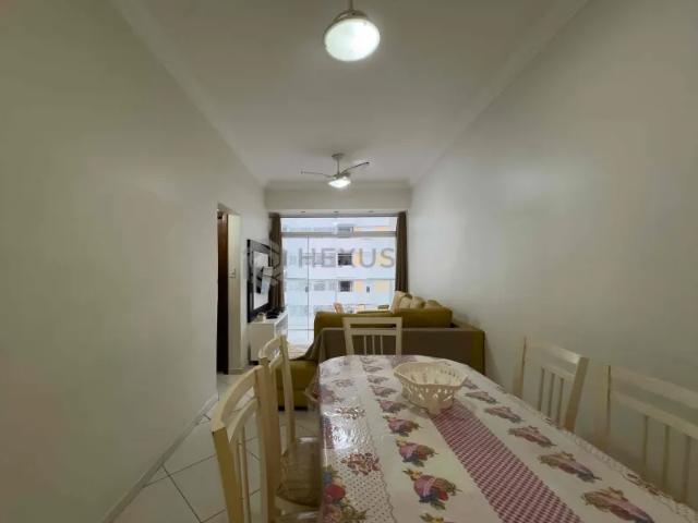 Apartamento com varanda e vista livre a uma quadra da Praia das Pitangueiras de 2 quartos com 1 vag