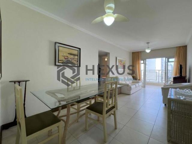 Apartamento com varanda e vista livre a uma quadra da Praia das Pitangueiras de