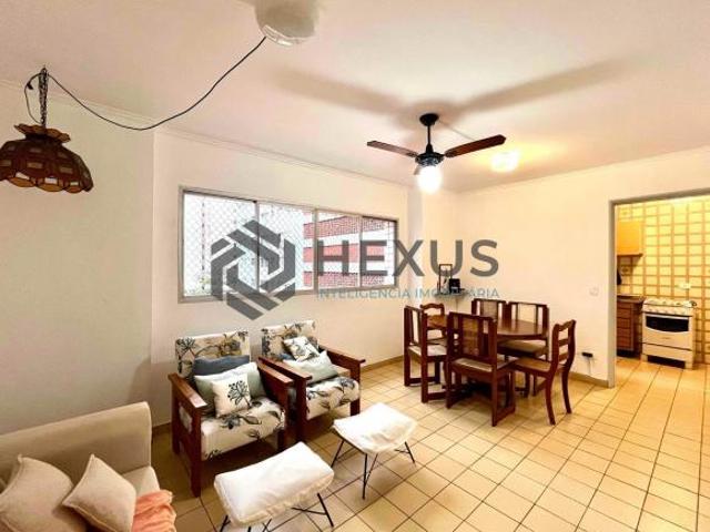 Apartamento com varanda e vista livre a uma quadra da Praia das Pitangueiras, Gu