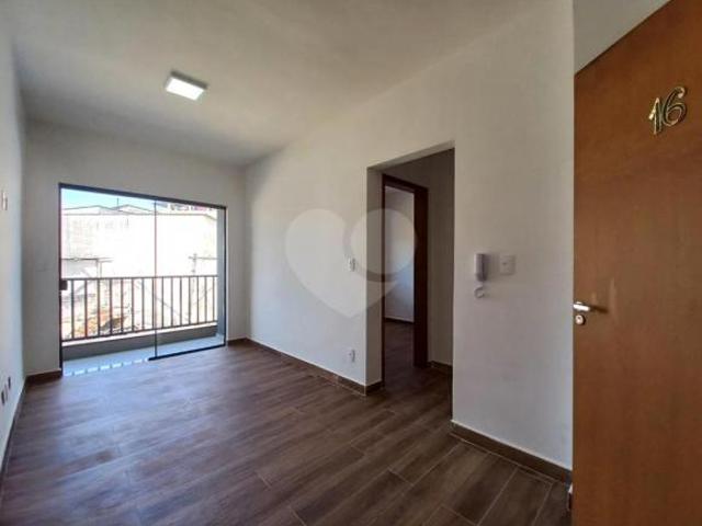 Apartamento com Varanda e 1 vaga