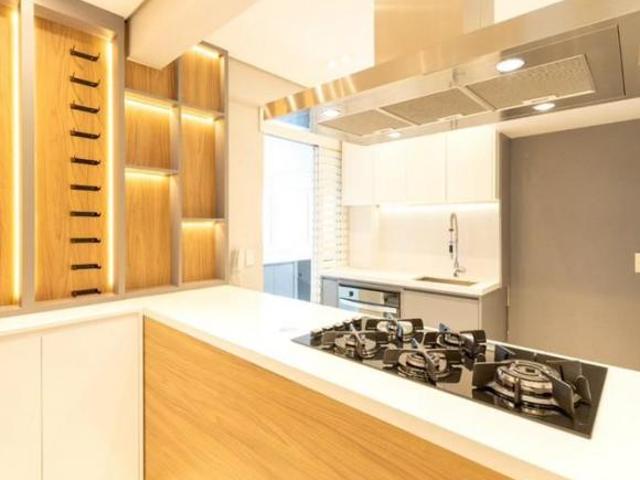 Apartamento com Varanda e 2 Dormitórios na Vila Romana