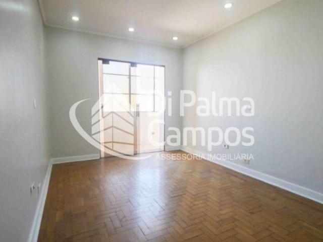 Apartamento com varanda e 3 quartos perto do Parque da Independência