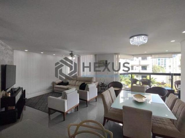Apartamento com varanda gourmet na Praia da Enseada, Guaruja