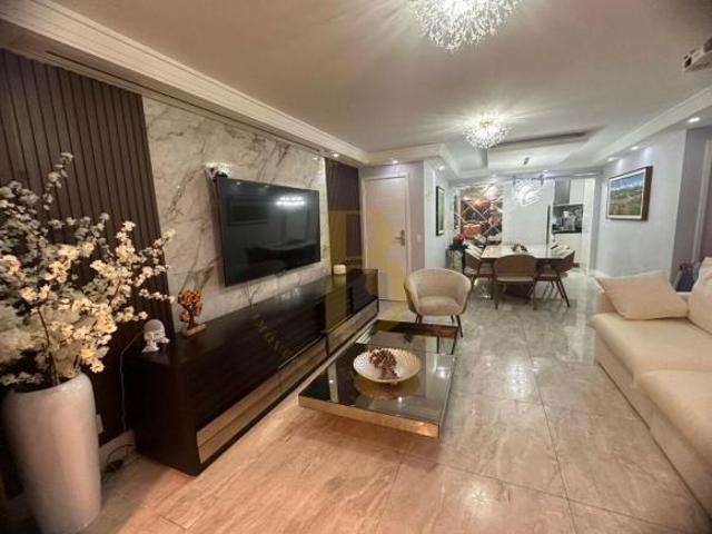 Apartamento com varanda gourmet no Morumbi