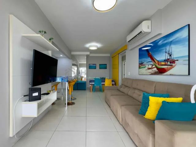 Apartamento com varanda gourmet a uma quadra da Praia das Pitangueiras, Guaruja