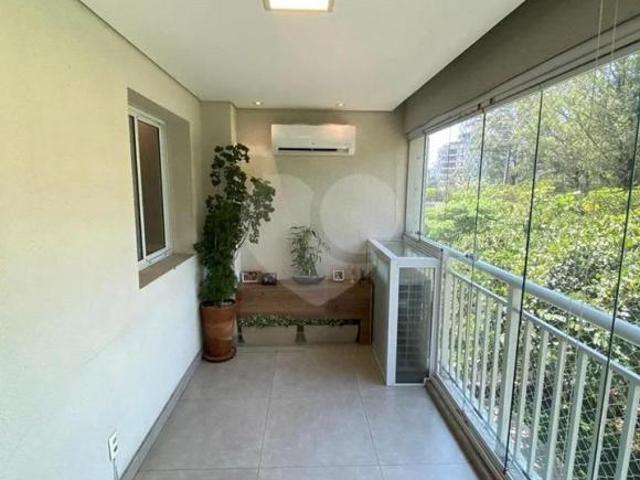 Apartamento com varanda gourmet à venda no Morumbi