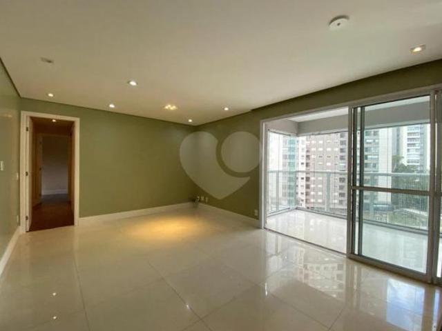 Apartamento com varanda gourmet à venda no Morumbi