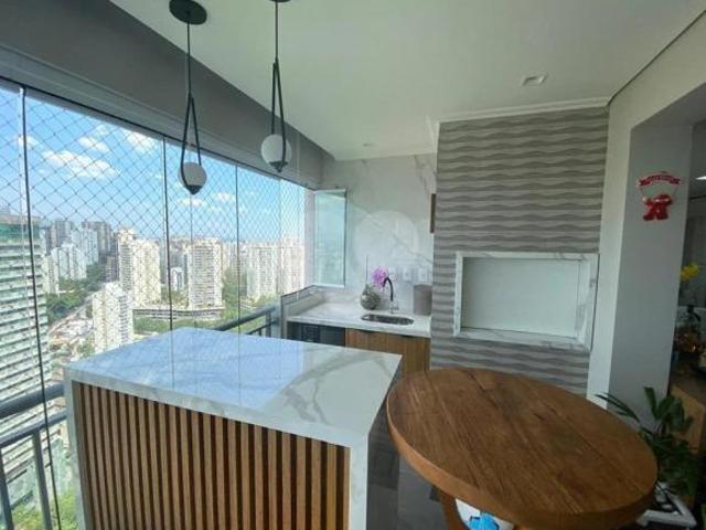 Apartamento com varanda gourmet à venda no Morumbi