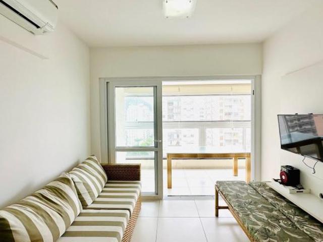 Apartamento com varanda gourmet com churrasqueira à Venda na Enseada no Guaru.
