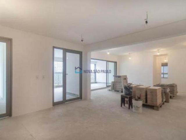 Apartamento com varanda gourmet e 3 suítes na Vila Clementino