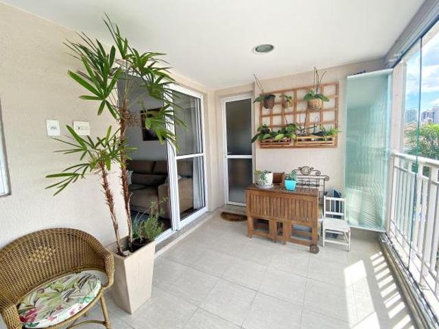 Apartamento com varanda gourmet e 2 vagas Excelente localização
