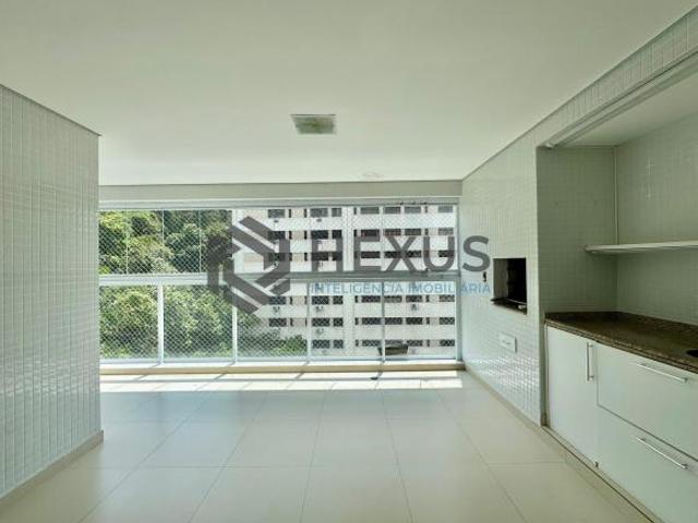 Apartamento com varanda gourmet e lazer completo na Praia das Pitangueiras, Guar
