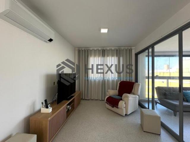Apartamento com varanda gourmet e lazer a 300m da praia na Enseada, Guarujá