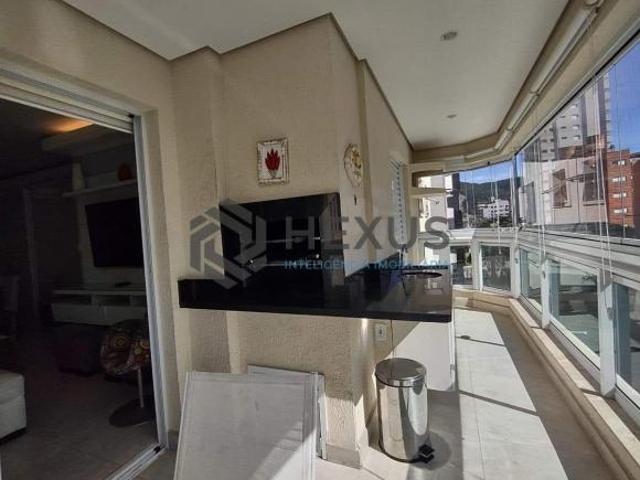Apartamento com varanda gourmet e lazer na Praia da Enseada, Guaruja