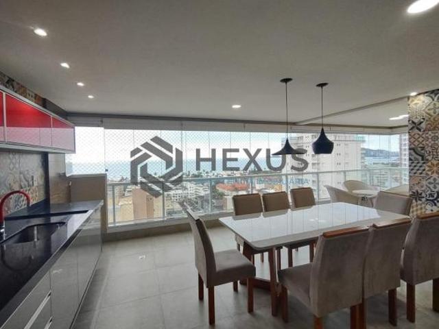 Apartamento com varanda gourmet e vista mar na Praia da Enseada, Guaruja