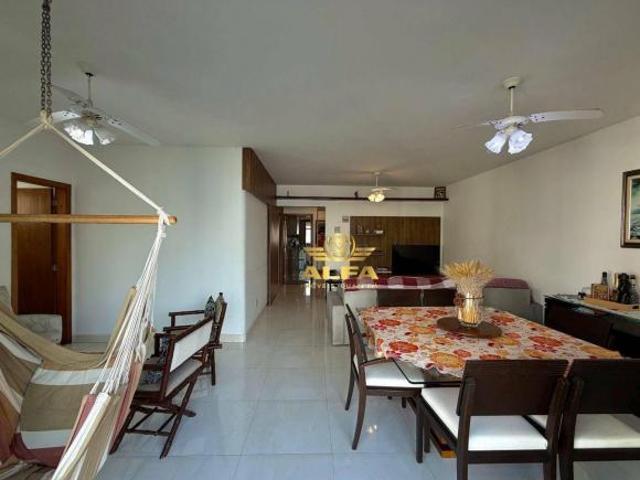 Apartamento com varanda gourmet e vista mar na Praia das Pitangueiras – Alfa Imóveis Guarujá