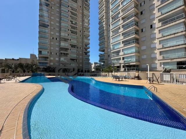 Apartamento com varanda gourmet e vista mar a 600m da praia na Enseada, Guarujá