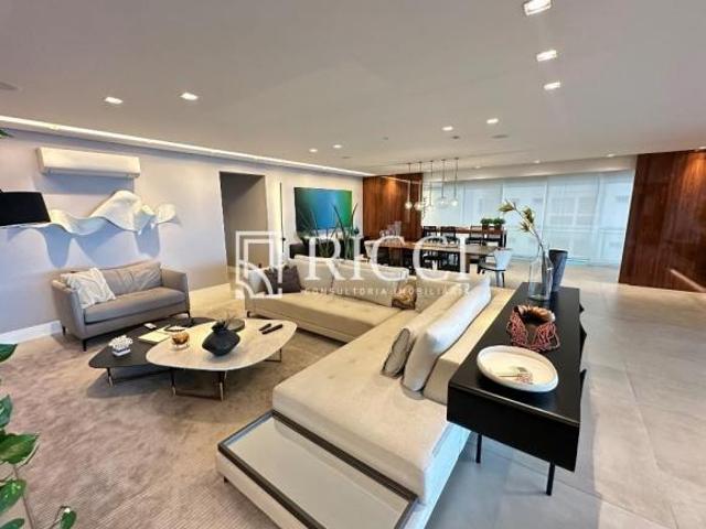 Apartamento com Varanda Gourmet e Vista para o Mar, Condomínio de Luxo com Lazer Completo