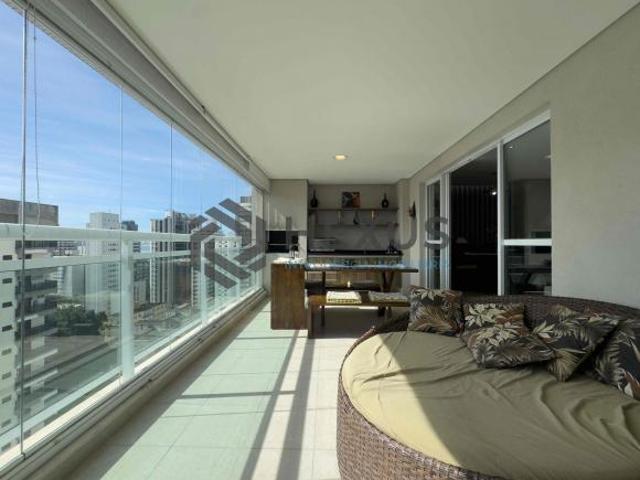 Apartamento com varanda gourmet em prédio novo com lazer a uma quadra da Praia d