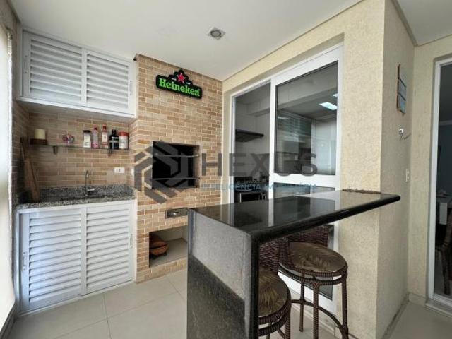Apartamento com varanda gourmet reformado e lazer na região do Tortugas da Praia