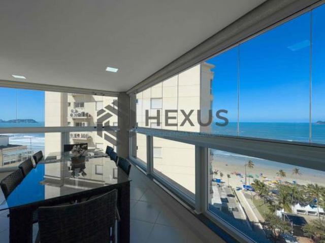 Apartamento com varanda gourmet vista mar e lazer na beira mar da Praia das Pita