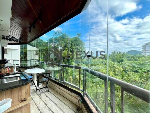 Apartamento com varanda gourmet vista mar e lazer na beira mar da Praia do Tombo