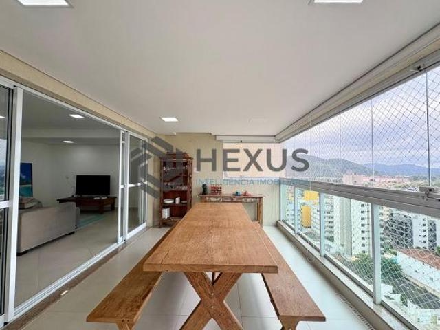Apartamento com varanda gourmet vista mar e lazer na Praia da Enseada, Guarujá