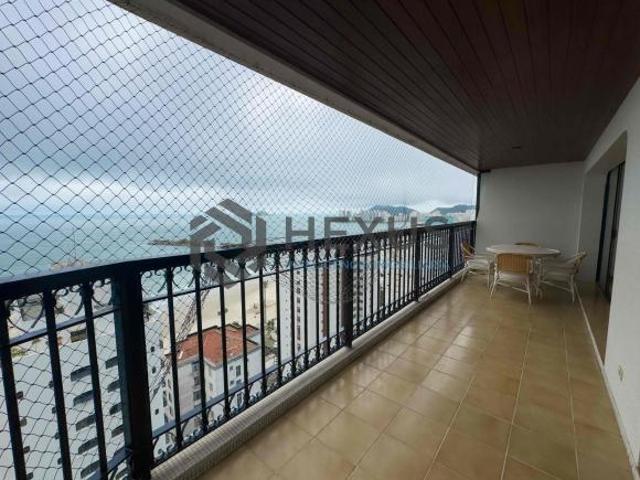 Apartamento com varanda, lazer e vista mar e uma quadra da Praia das Pitangueria
