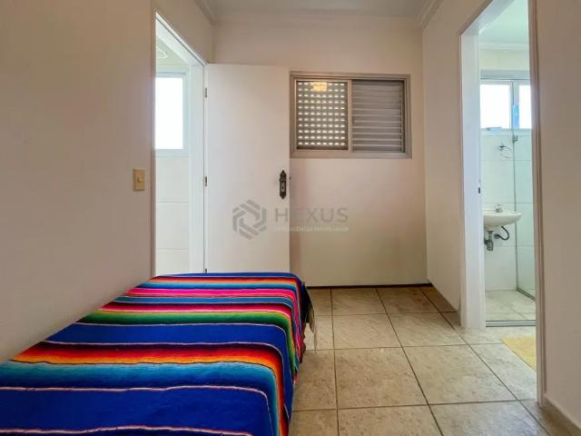 Apartamento com varanda, lazer e vista mar na quadra mar da Praia das Pitangueiras, Guaruja
