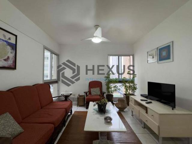 Apartamento com varanda na a uma quadra da Praia das Pitangueiras, Guaruja
