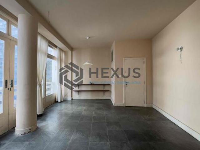 Apartamento com varanda na beira mar da Praia das Pitangueiras, Guaruja