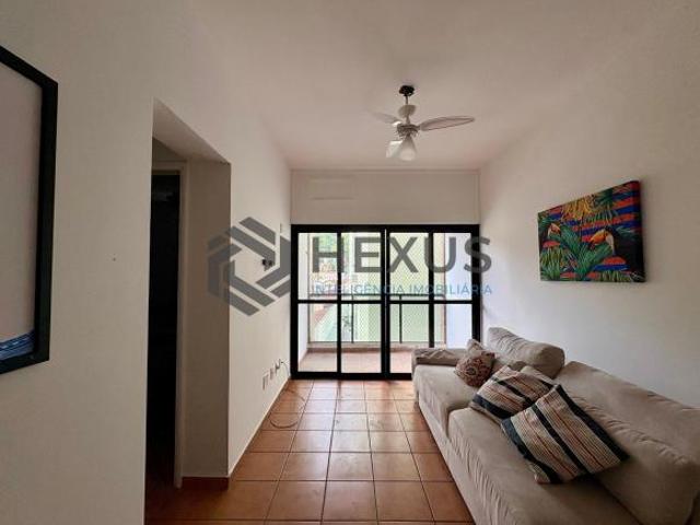 Apartamento com varanda na Enseada, Guarujá