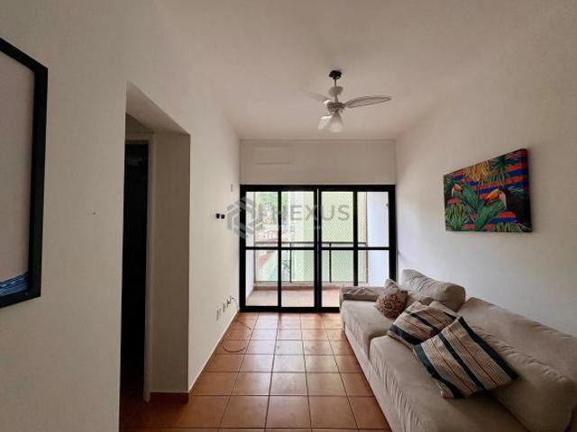 Apartamento com varanda na Enseada, Guarujá