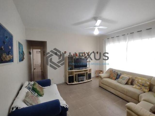 Apartamento com varanda na Praia da Enseada, Guaruja