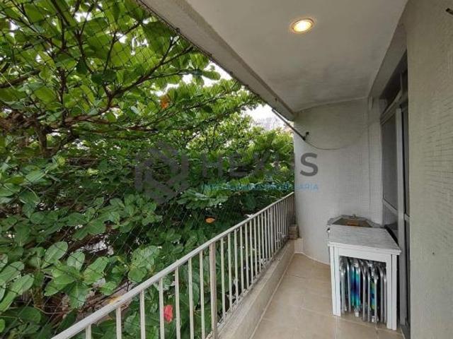 Apartamento com varanda na Praia da Enseada, Guaruja