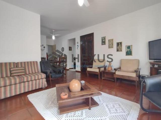 Apartamento com varanda na Praia da Enseada, Guaruja