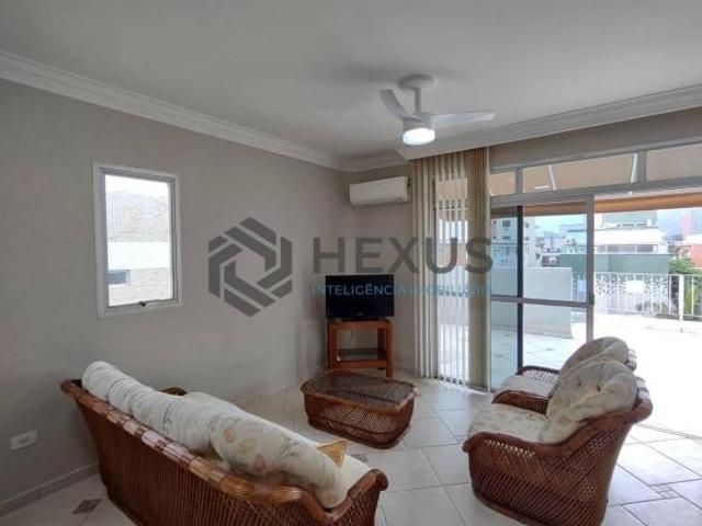 Apartamento com varanda na Praia da Enseada, Guaruja