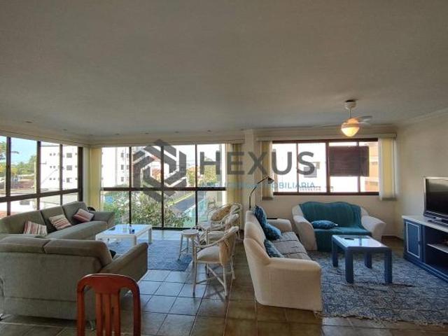 Apartamento com varanda na Praia da Enseada, Guaruja