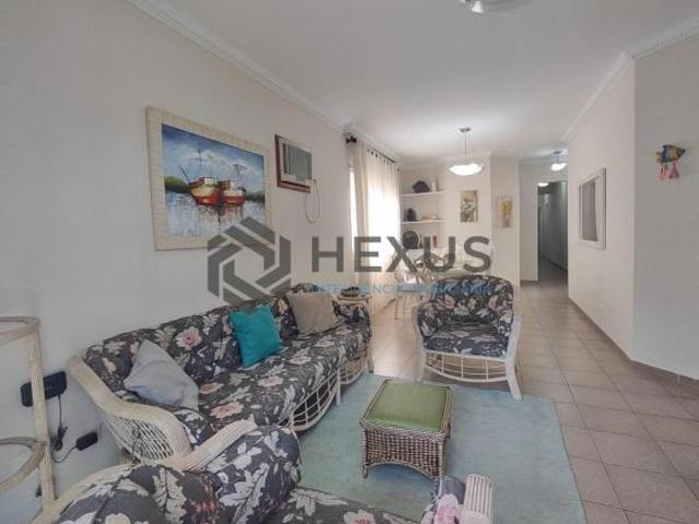 Apartamento com varanda na Praia da Enseada, Guaruja