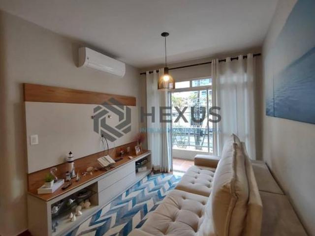 Apartamento com varanda na Praia da Enseada, Guaruja
