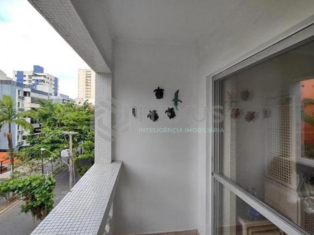 Apartamento com varanda na Praia da Enseada, Guaruja