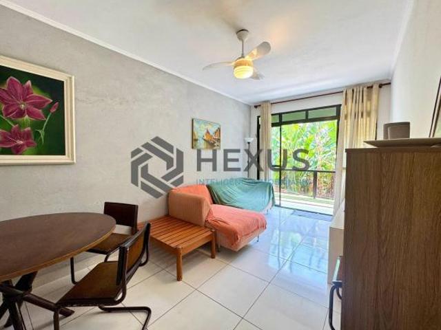 Apartamento com varanda na Praia do Tombo, Guaruja